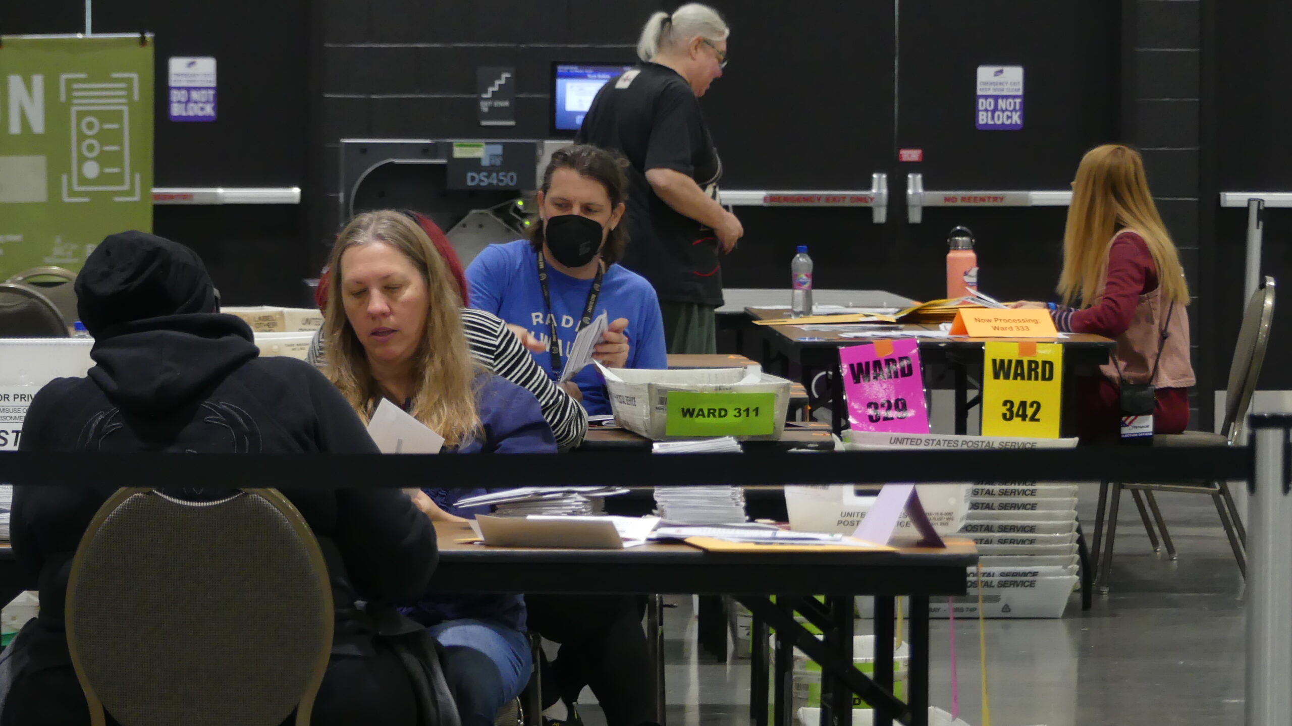 Milwaukee firefighters help re-run ballots after tabulators found ...